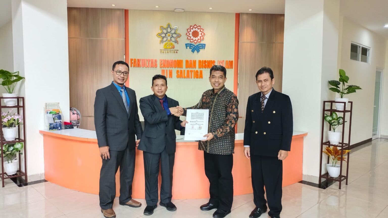Penandatanganan Naskah Kerjasama dengan FEB UGM – Fakultas Ekonomi dan Bisnis Islam UIN Salatiga